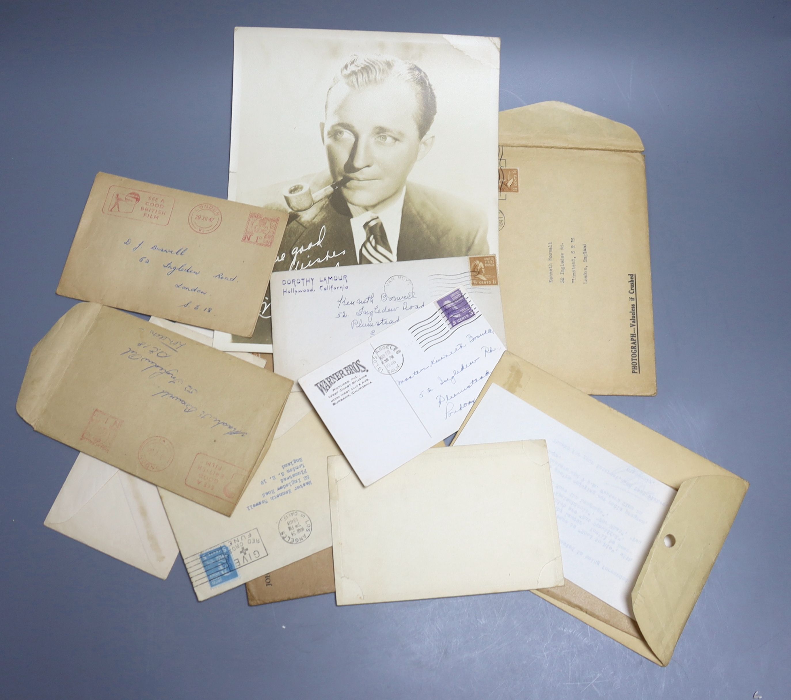 A collection of signed and facsimile - Auktionen & Preisarchiv